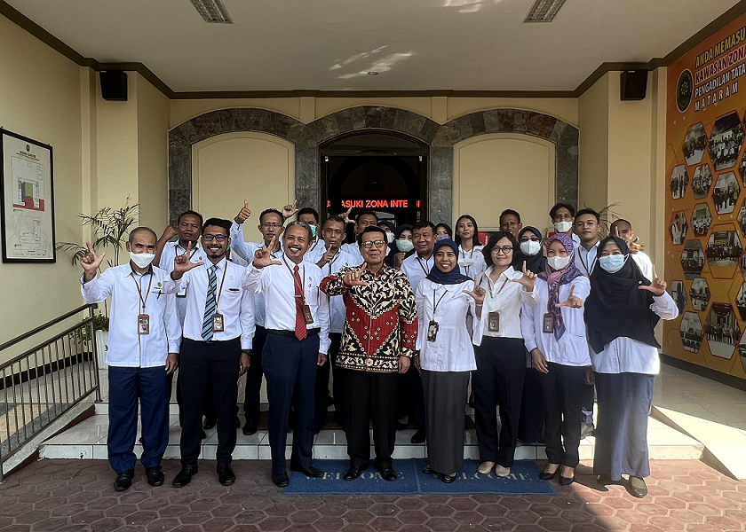 KUNJUNGAN YANG MULIA KETUA MAHKAMAH AGUNG RI PROF. DR. H. MUHAMMAD ...